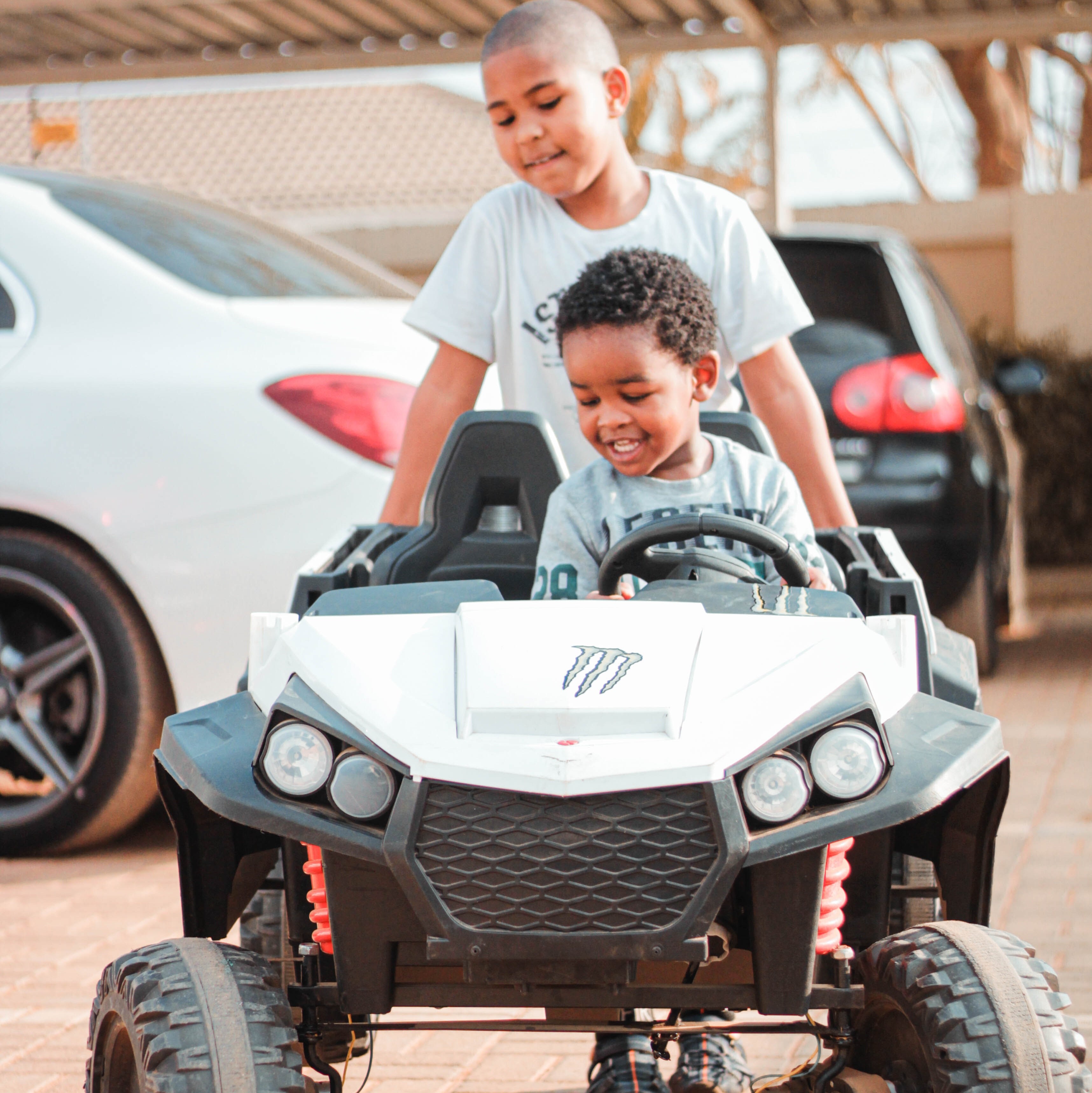 Dětská elektrická autíčka a buginy: Zábava je zaručena ...